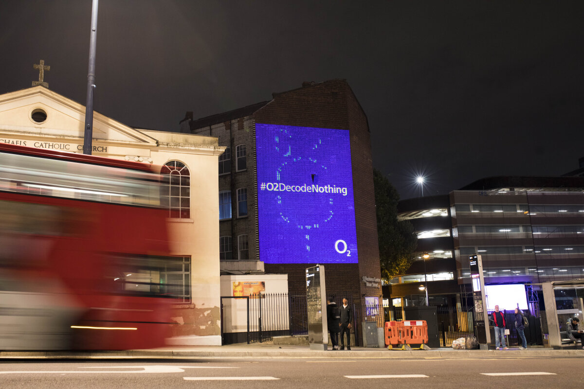 O2 projects decodable art across the UK to celebrate it’s exclusive ...